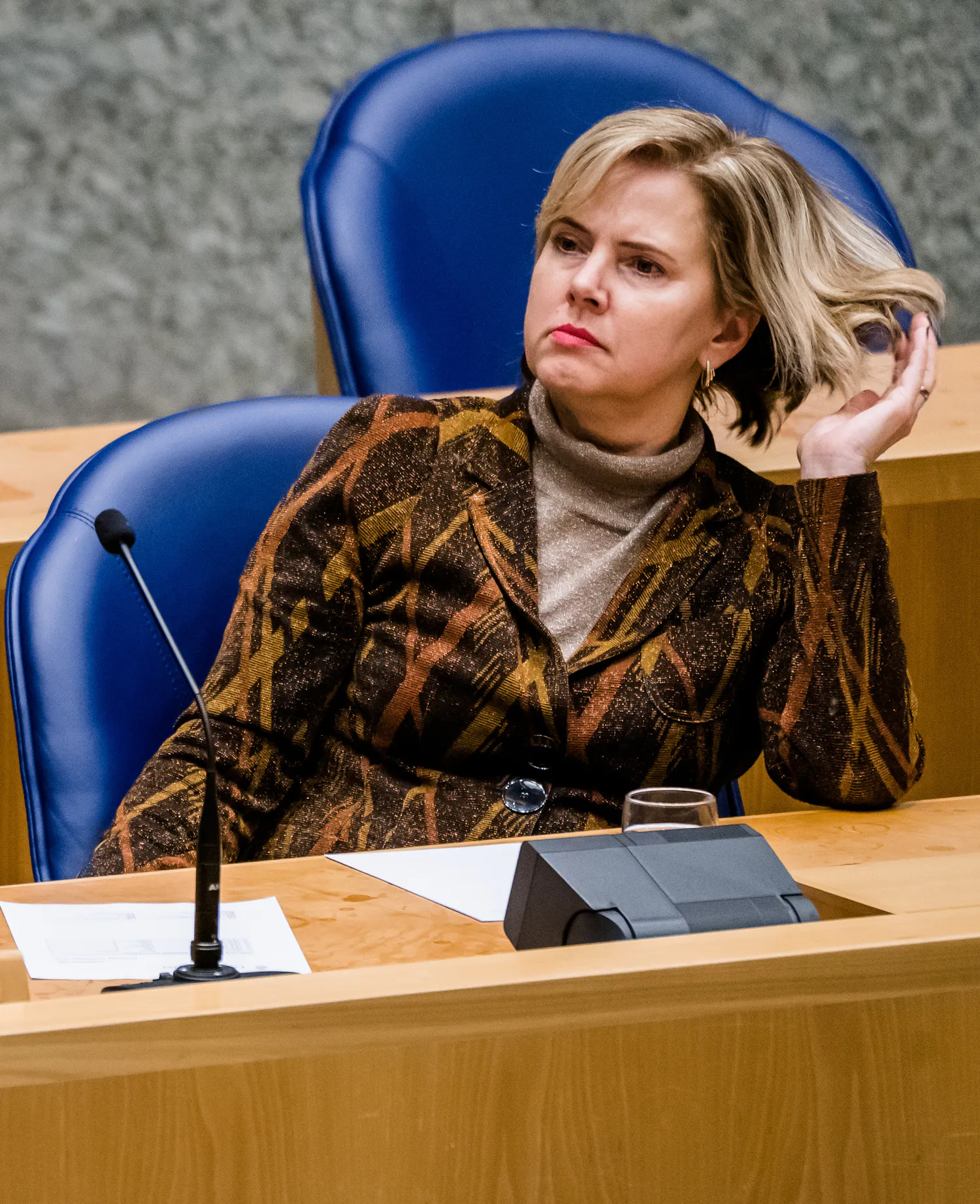 Van Nieuwenhuizen bekijkt optie reisverklaring | BNR Nieuwsradio