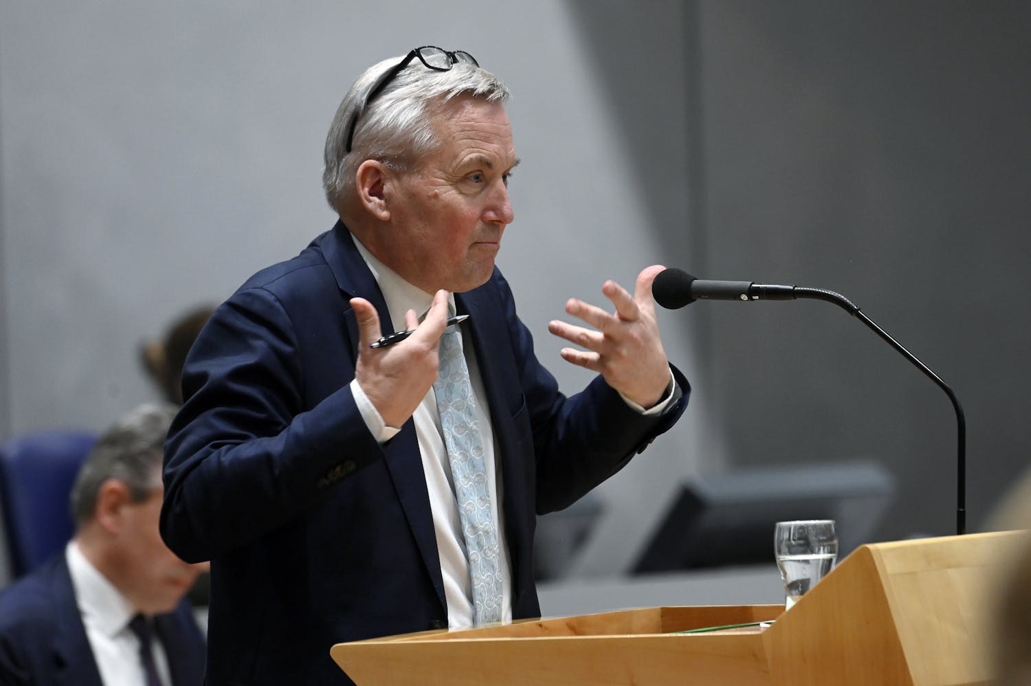 Kamer stemt over omstreden motie spreidingswet: ‘Vreemde situatie voor Van der Burg’ | BNR ...