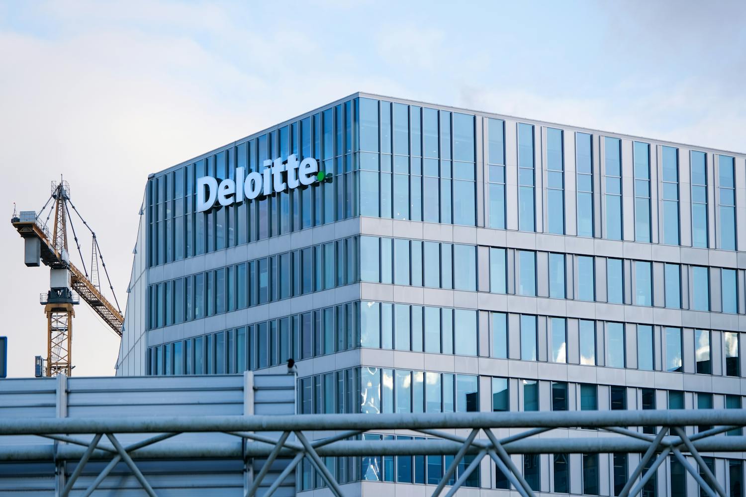 Medewerkers Deloitte krijgen hulp van AI-chatbot | BNR Nieuwsradio