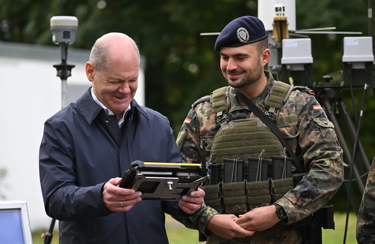 Duitsland geeft voor eerst in 30 jaar 2 procent bbp uit aan defensie ...