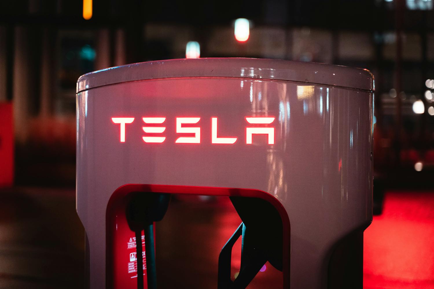 Tesla met beide voeten terug op aarde: ‘Beurswaarde wel érg pittig ...