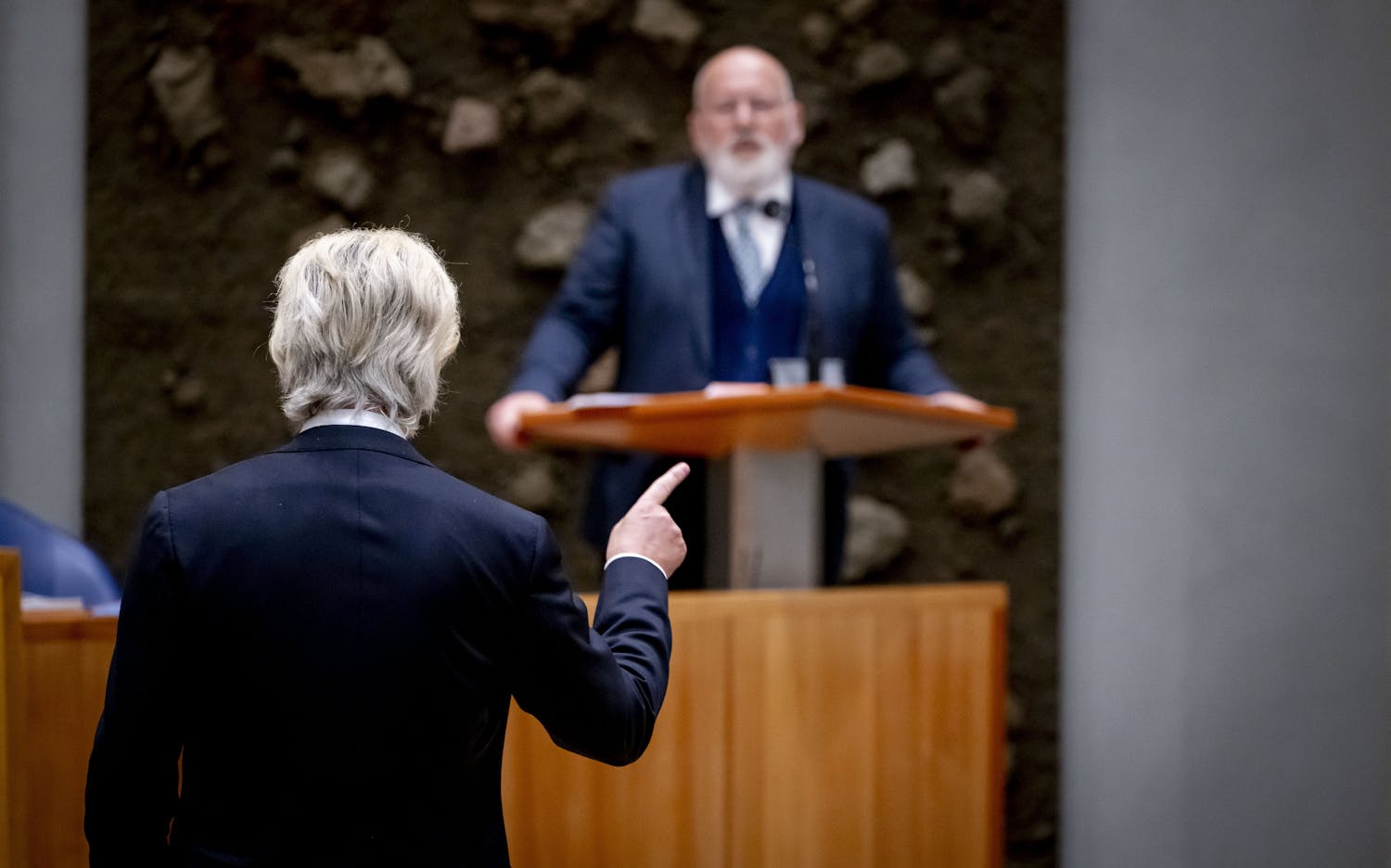 Felle aanvaring Wilders en Timmermans in Kamerdebat, motie van wantrouwen tegen ministers Klever ...