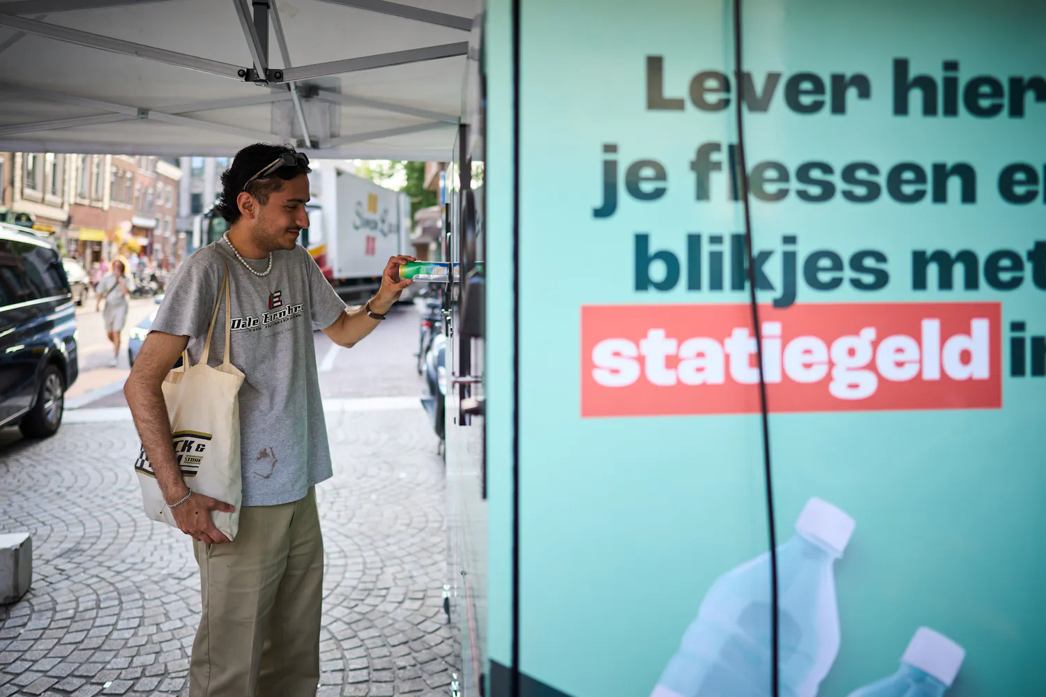 Aantal ingeleverde plastic flessen stijgt, maar wet vereist meer | BNR ...