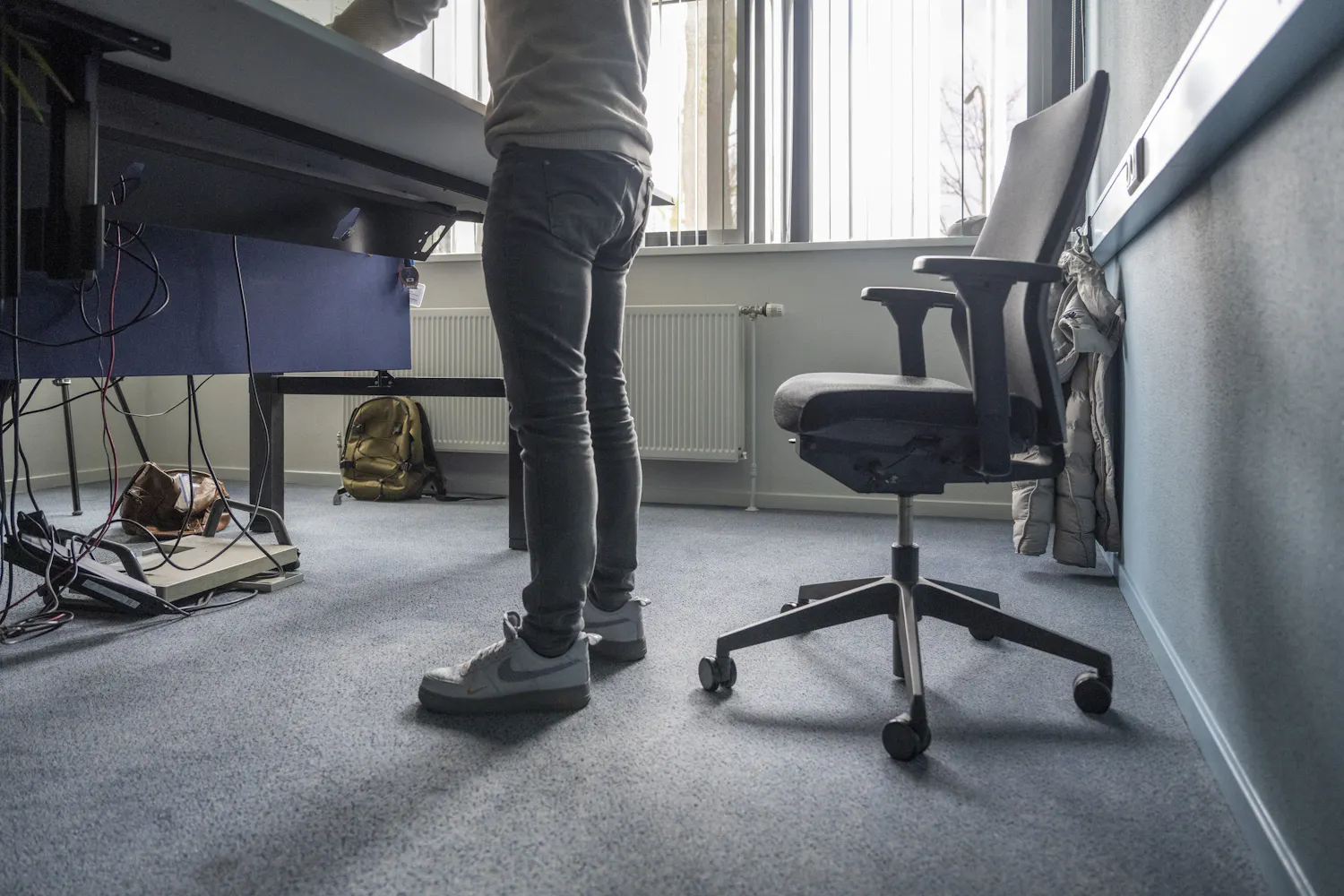 Moet je nou staan of zitten op kantoor? ‘Afwisseling werkt verreweg het ...