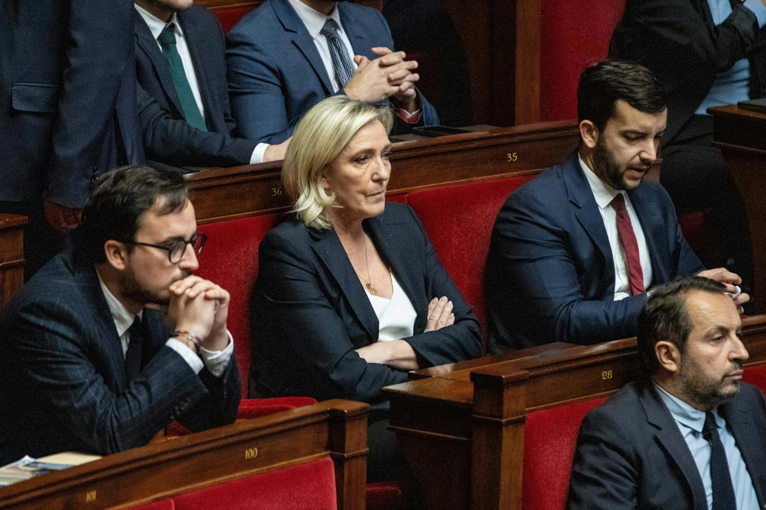 Franse regering omzeilt parlement voor begroting, oppositie wil motie van wantrouwen | BNR ...