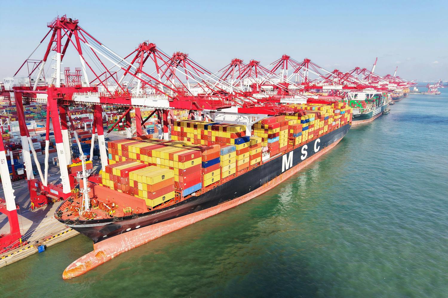 Chinese bedrijven exporteren massaal goederen om beleid Trump voor te zijn | BNR Nieuwsradio