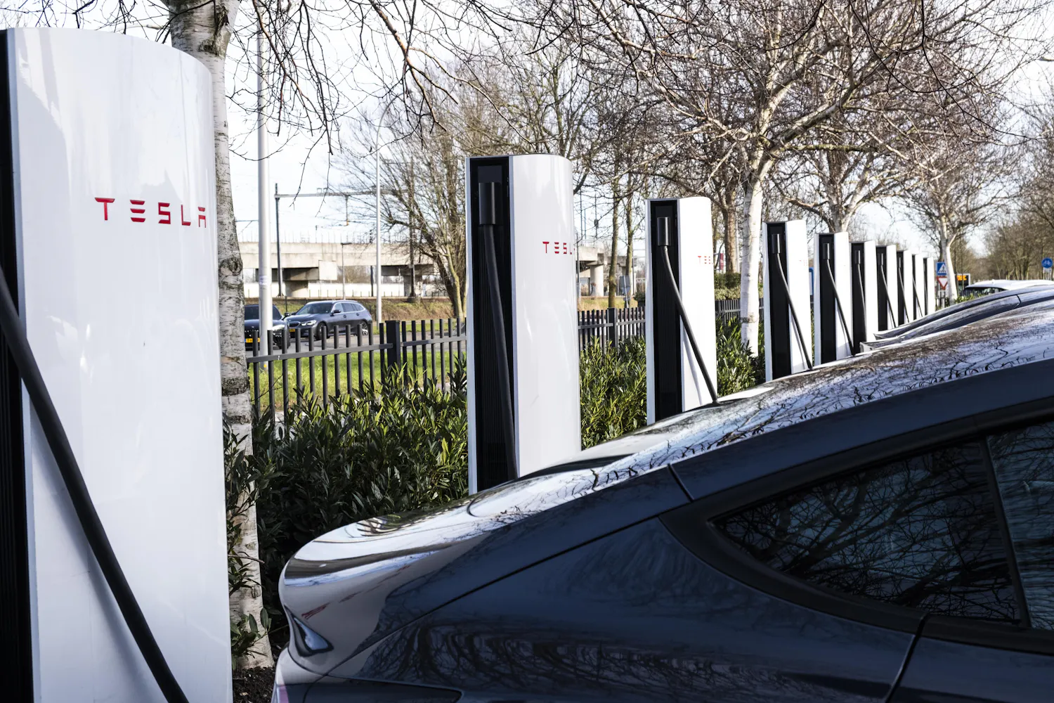 Tesla en BMW dagen EU voor de rechter om importtarieven op EV’s | BNR ...