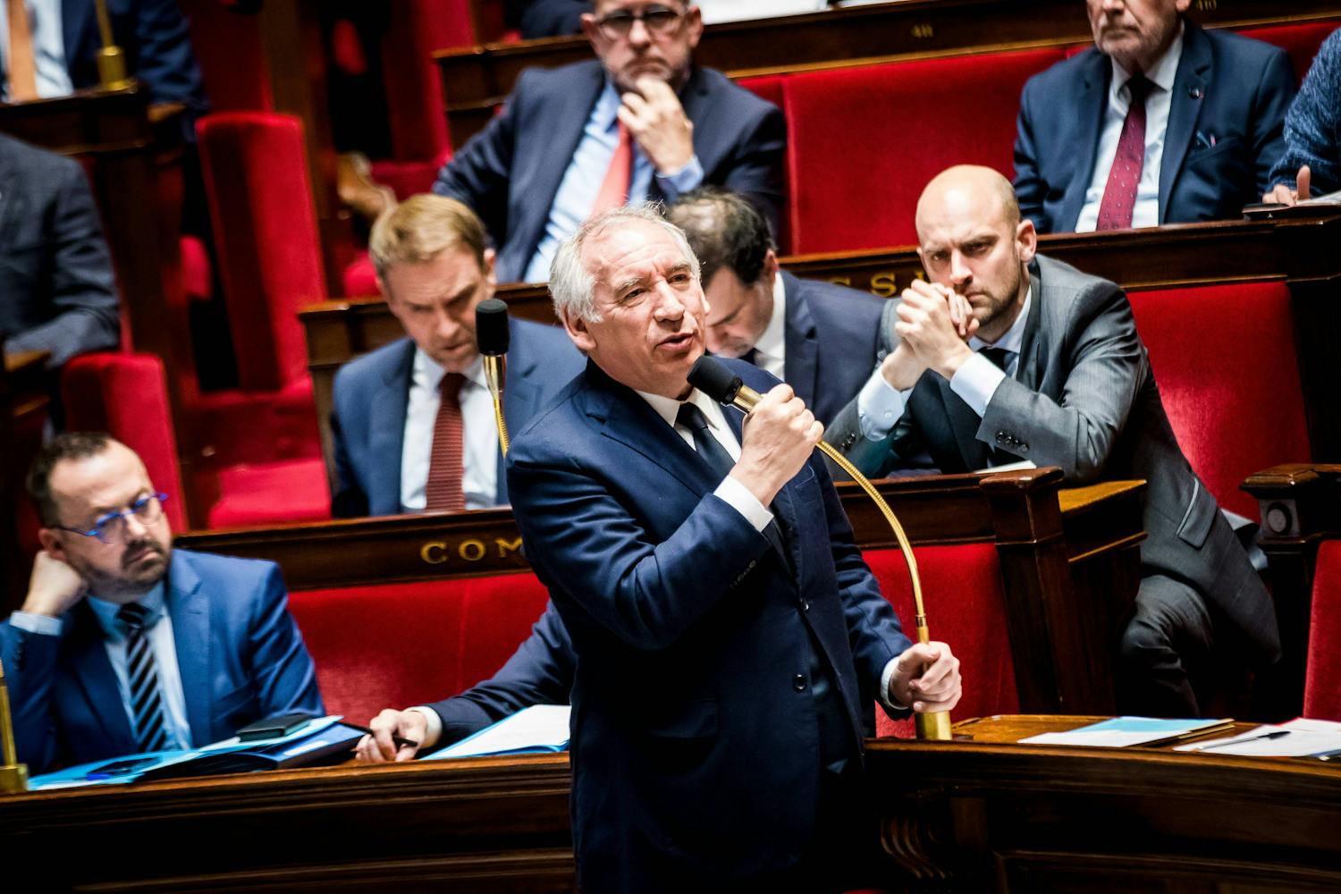 Franse premier drukt omstreden begroting door, motie van wantrouwen dreigt | BNR Nieuwsradio
