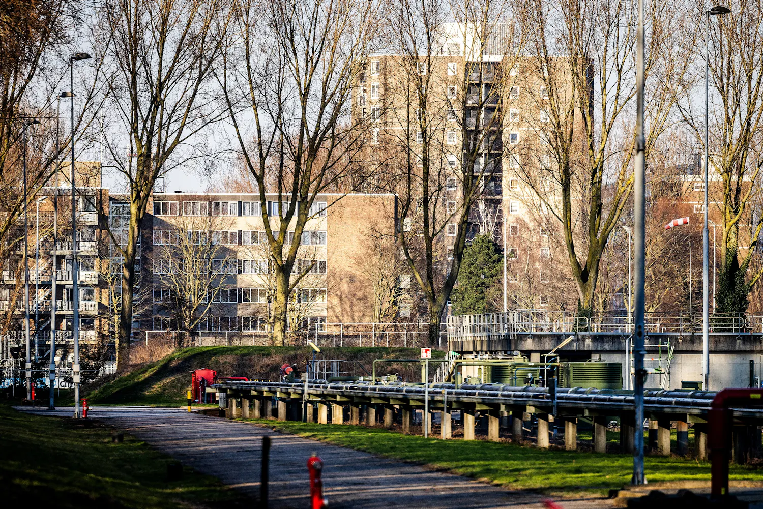 Ondanks vrees voor aardbevingen mag oliewinning onder Rotterdam ...