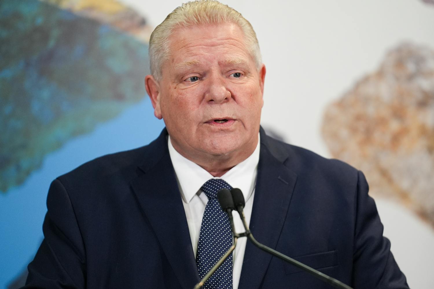 Canada neemt wraak op Trump met tarief op stroom uit New York | BNR ...