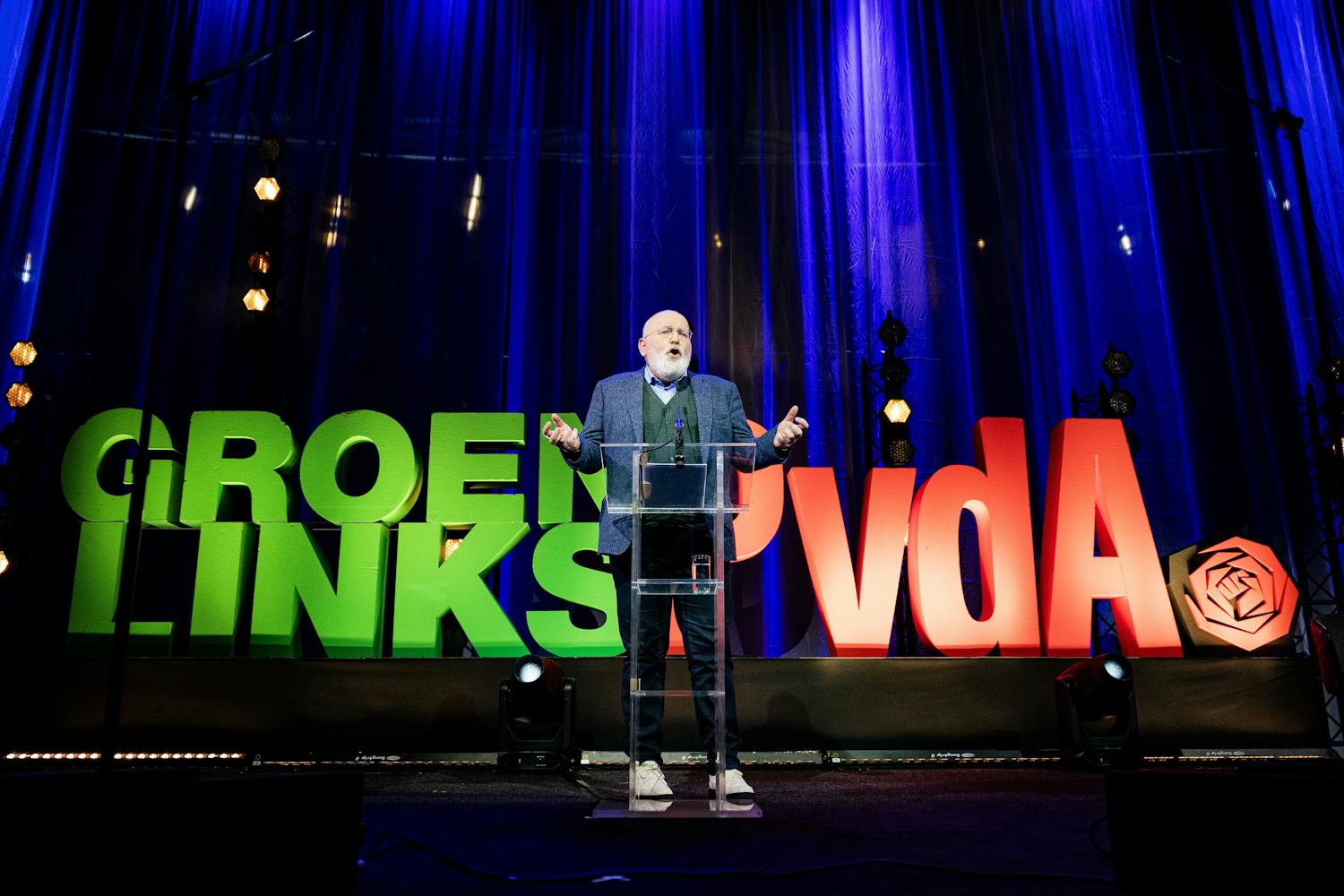 Leden GL-PvdA stemmen eerder over nieuwe partij, Timmermans herhaalt ...