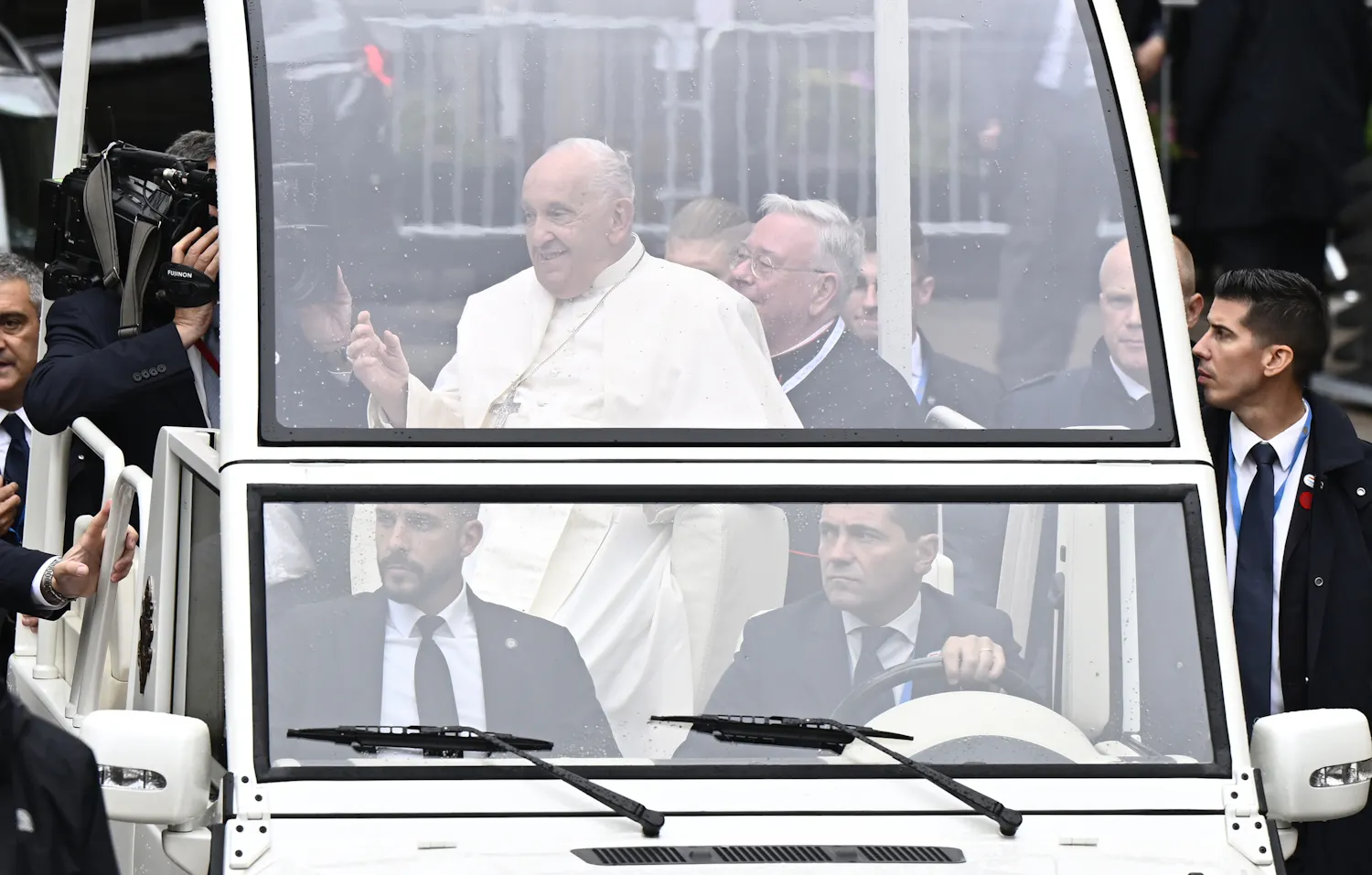 Franciscus' laatste wens: pausmobiel wordt ingezet voor medische hulp ...