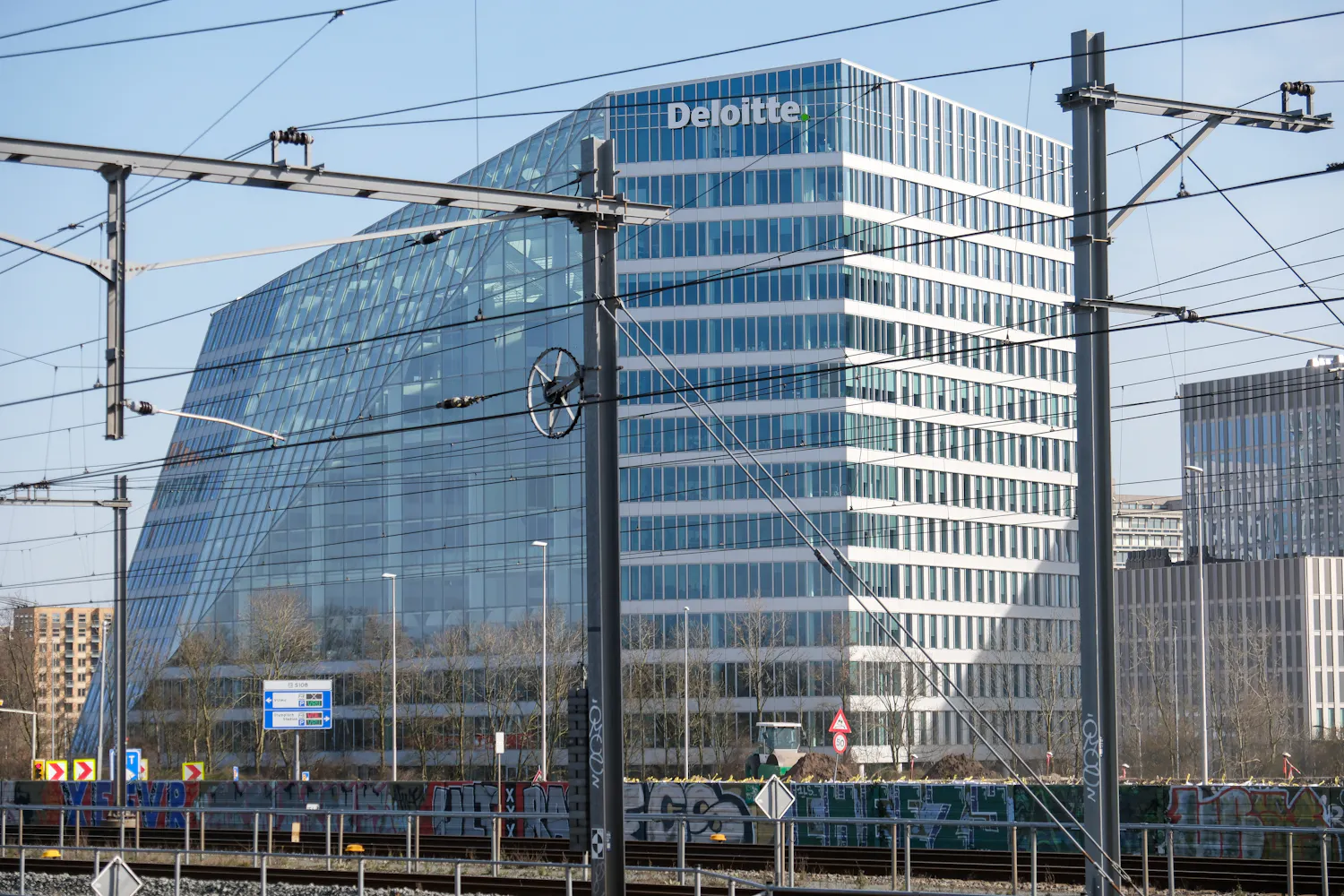 Accountantskantoren krijgen miljoenenboetes voor jarenlange fraude bij ...