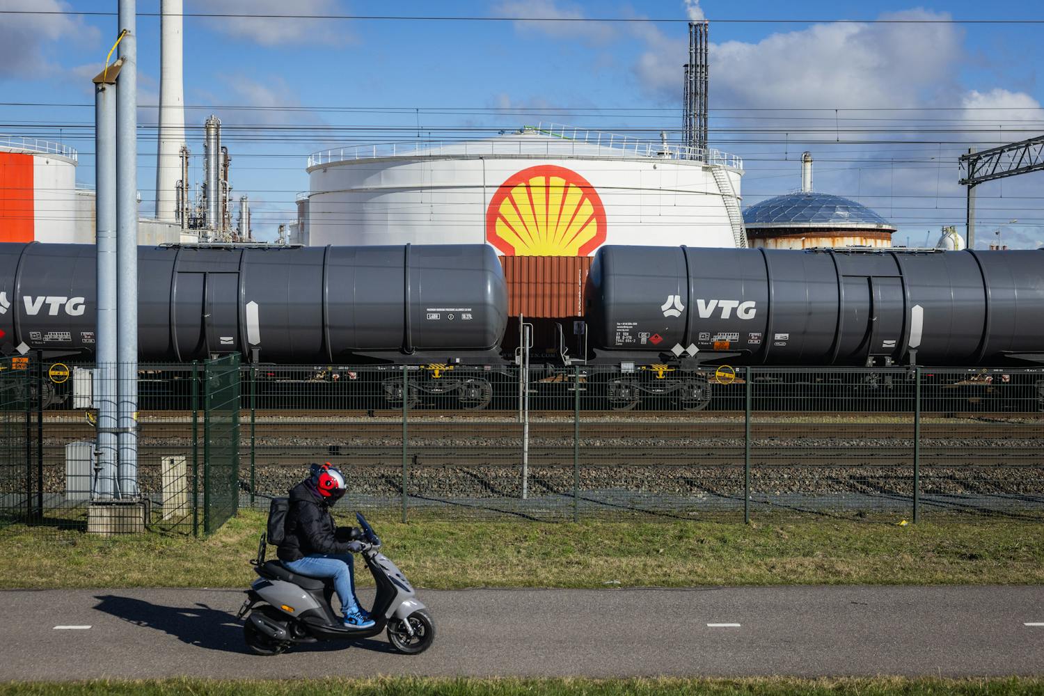 Shell voorspelt zwakker tweede kwartaal olie- en gashandel | BNR ...