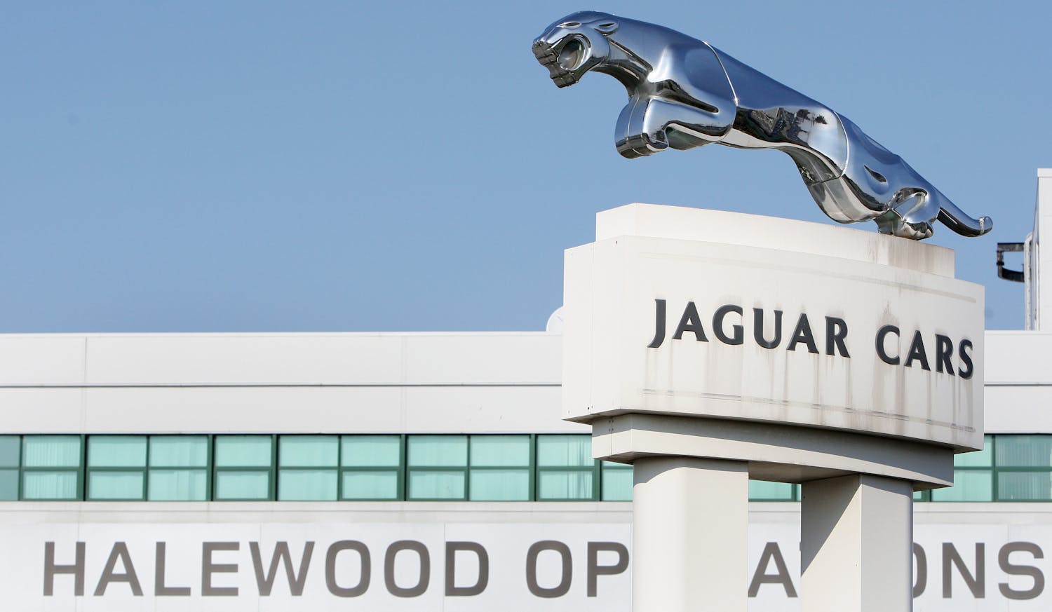 Productie Jaguar Land Rover langer stil na cyberaanval | BNR Nieuwsradio