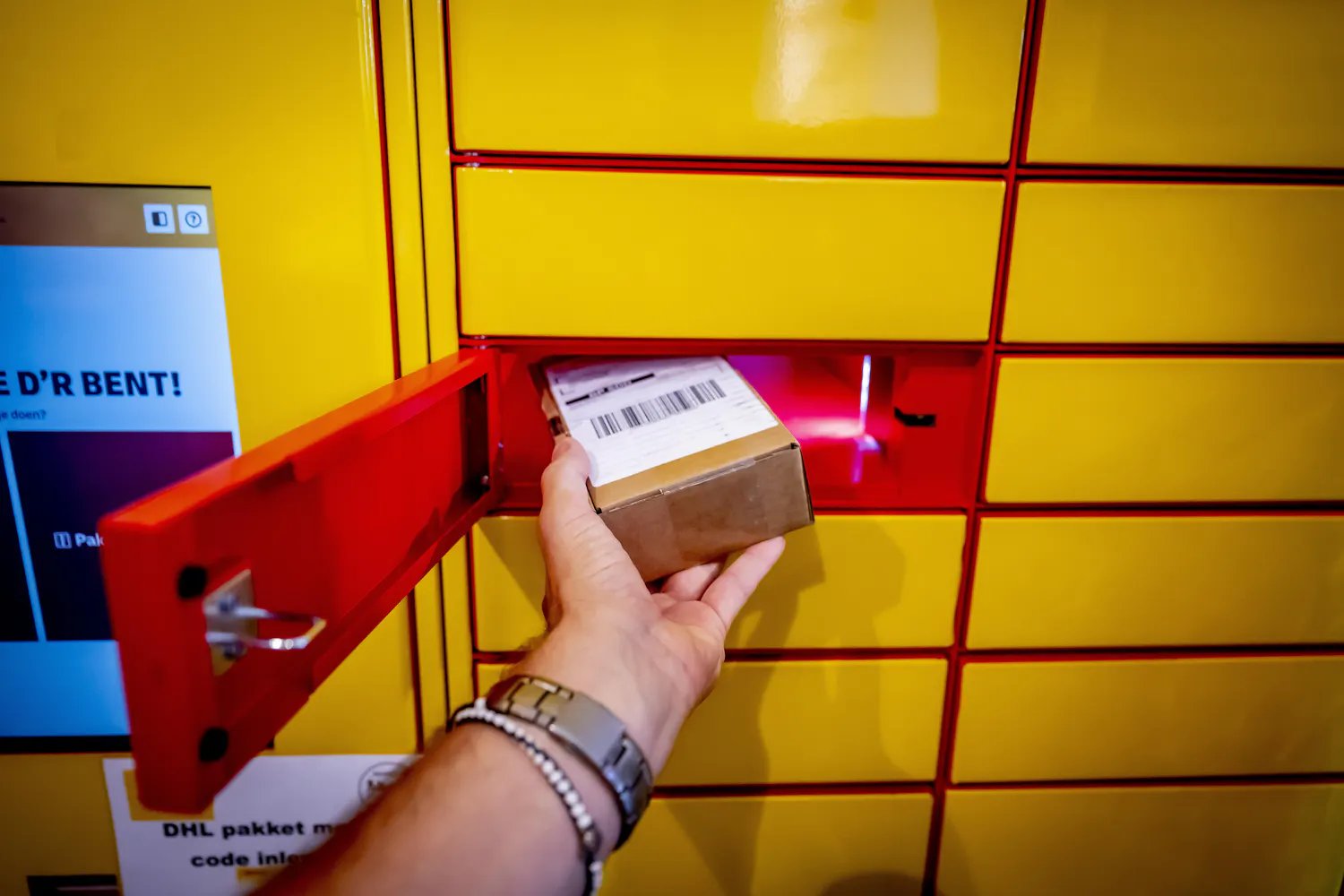 Recorddrukte op pakjesavond: DHL, DPD en PostNL verwerken meer ...