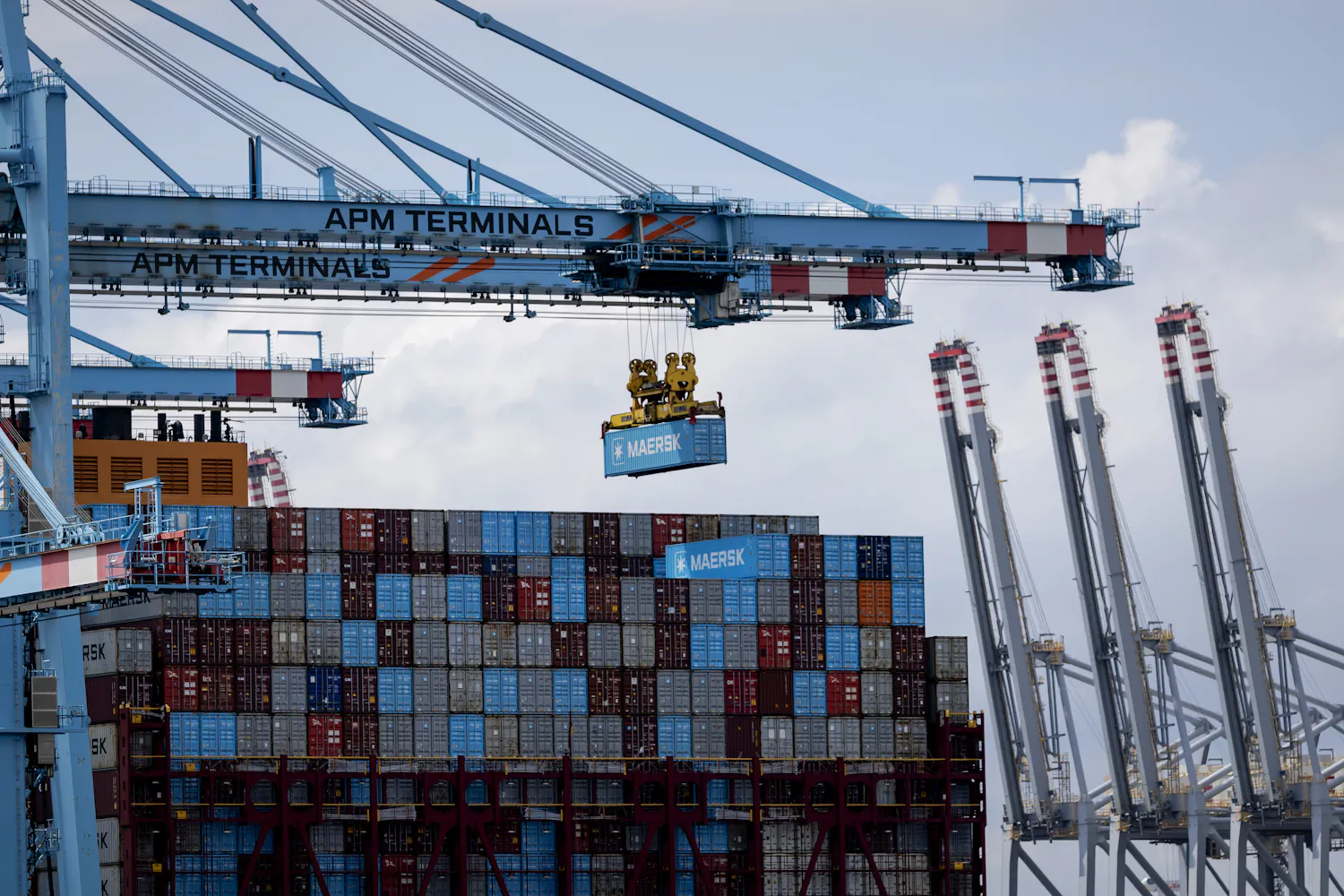 Nederlandse goederenexport stijgt in oktober, vooral door machines en ...