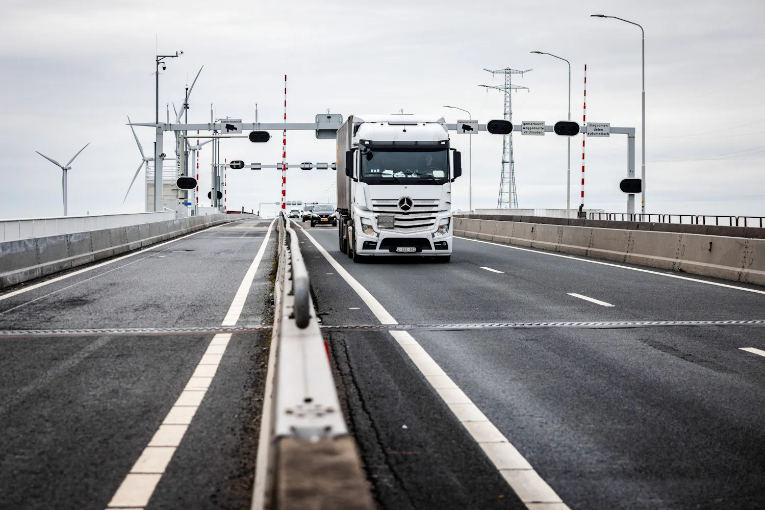 Transportsector ziet winst verdampen door nieuwe taks op vrachtwagens ...