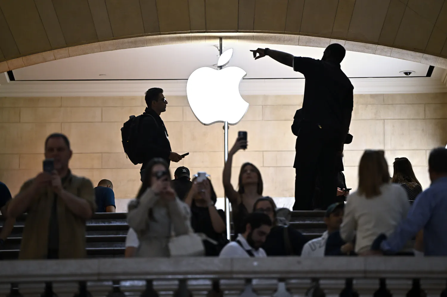 Apple en Google vragen ondanks Europese regels hoge apptaks over ...