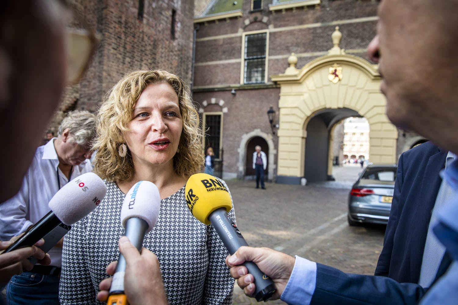 Schippers blij met lagere zorgpremie DSW | BNR Nieuwsradio