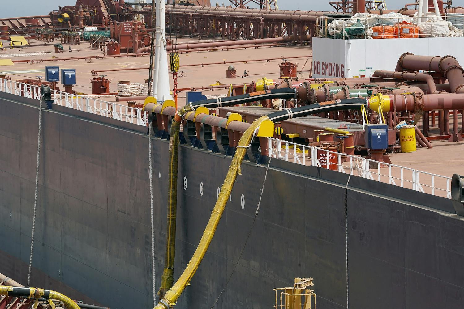 Alle olie weggepompt uit tanker voor kust Jemen | BNR Nieuwsradio