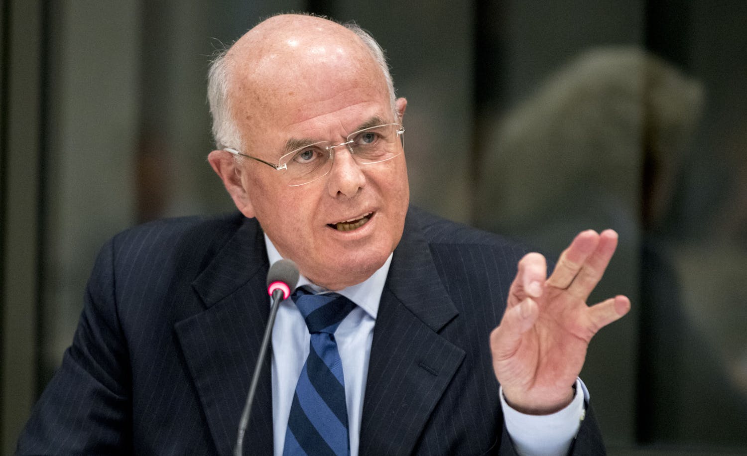 Commissie-Borstlap wil meer vast dienstverband | BNR Nieuwsradio