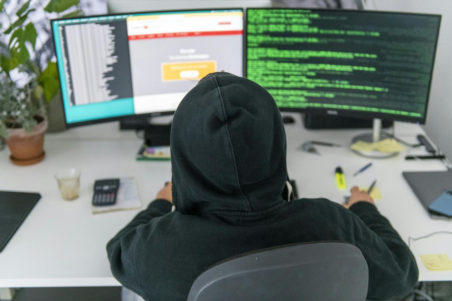 Bedrijfsleven gaat zelf cybercriminelen te lijf, overheid 'te traag ...