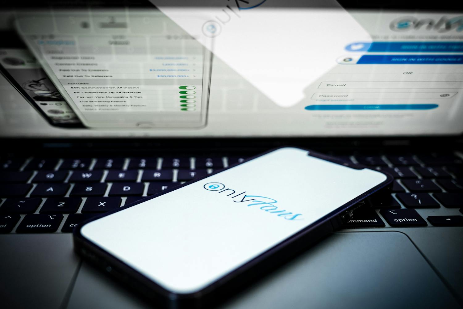 OnlyFans verdient miljarden, maar seksuele uitbuiting neemt toe | BNR ...