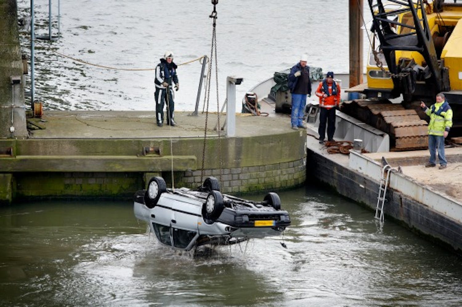 Moderne auto's maken ontsnappen uit water lastiger | BNR Nieuwsradio