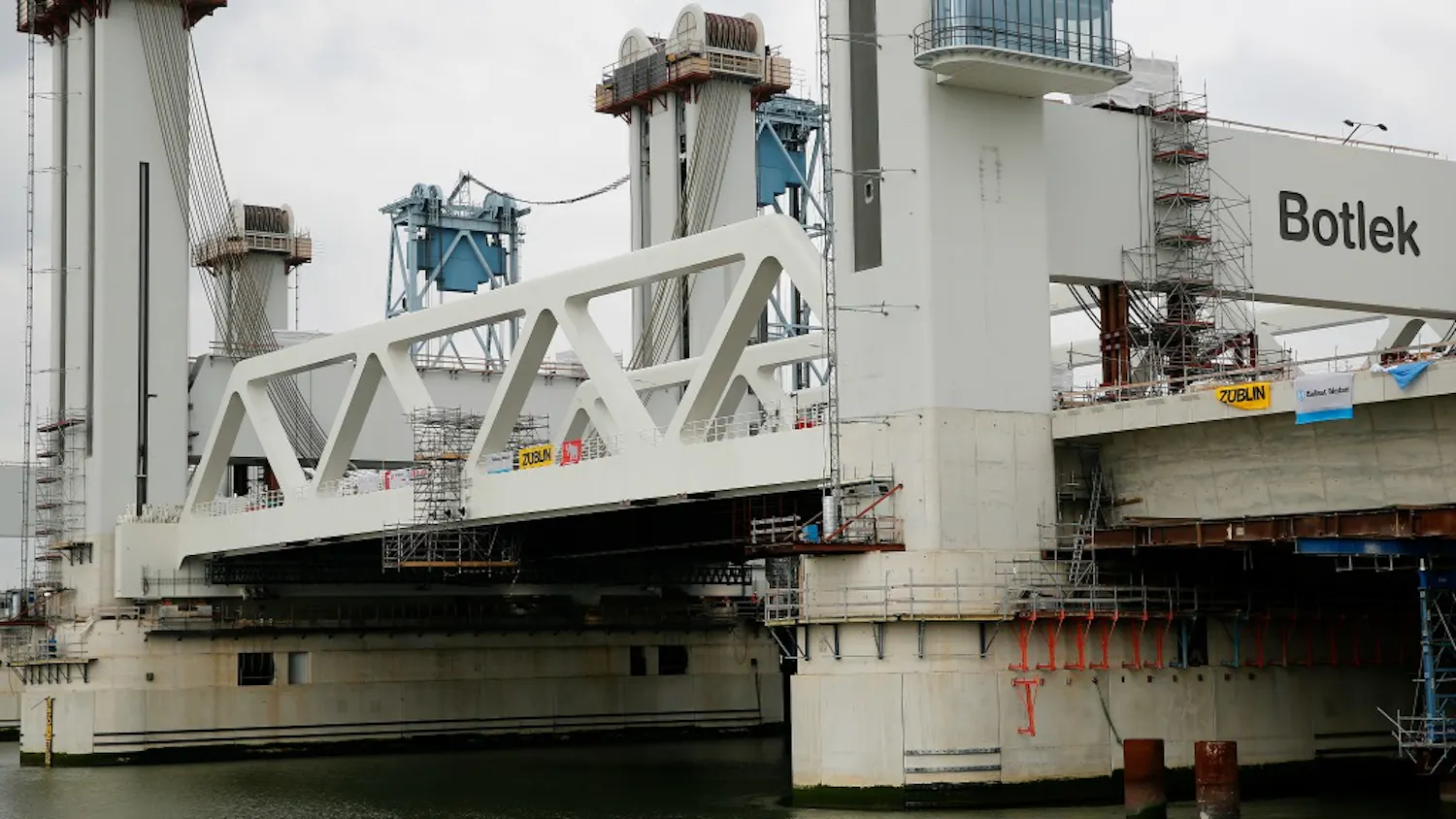 Leed Botlekbrug wekt wrevel in Den Haag | BNR Nieuwsradio