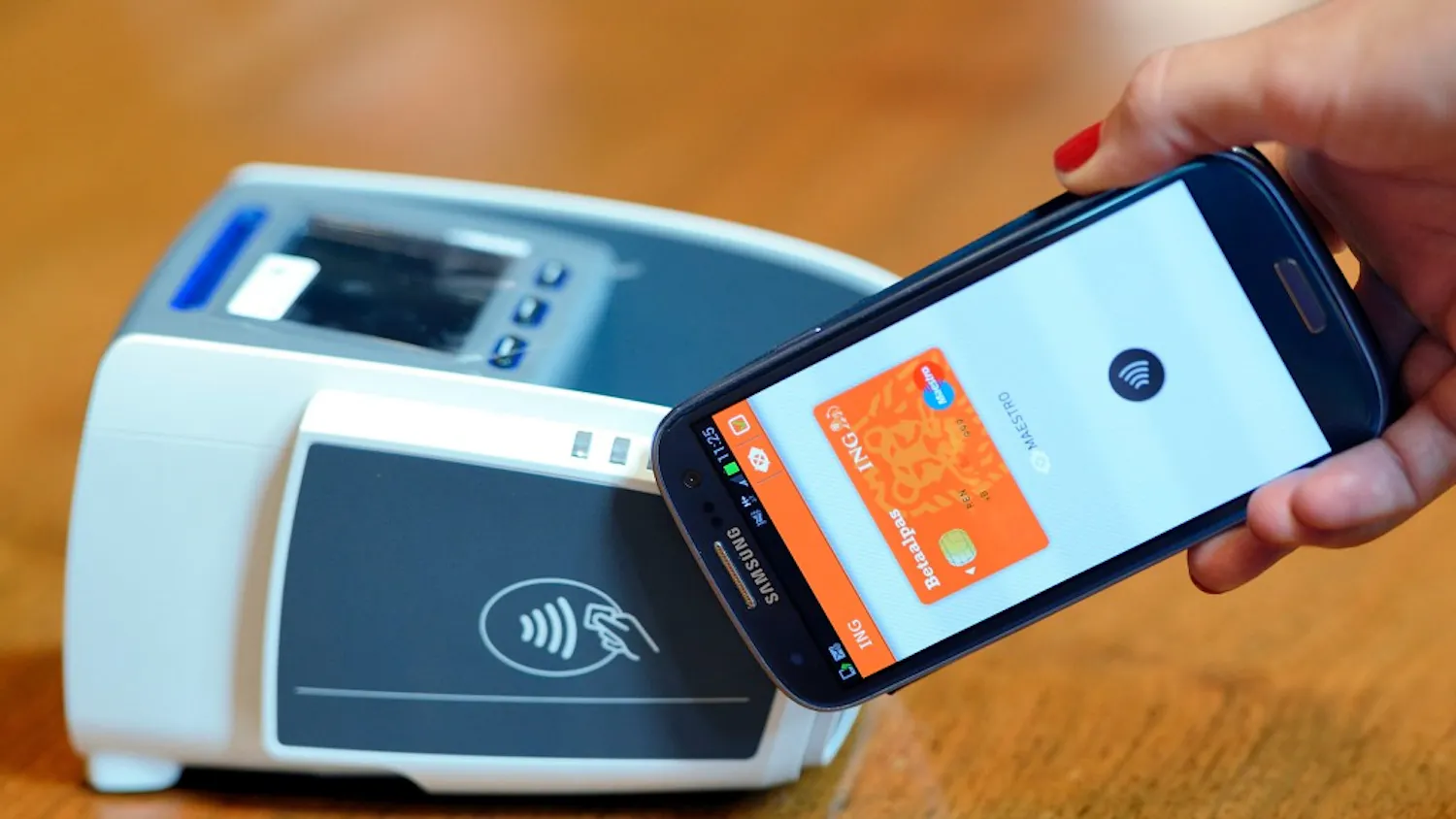 Geld uit de automaat trekken met je smartphone | BNR Nieuwsradio