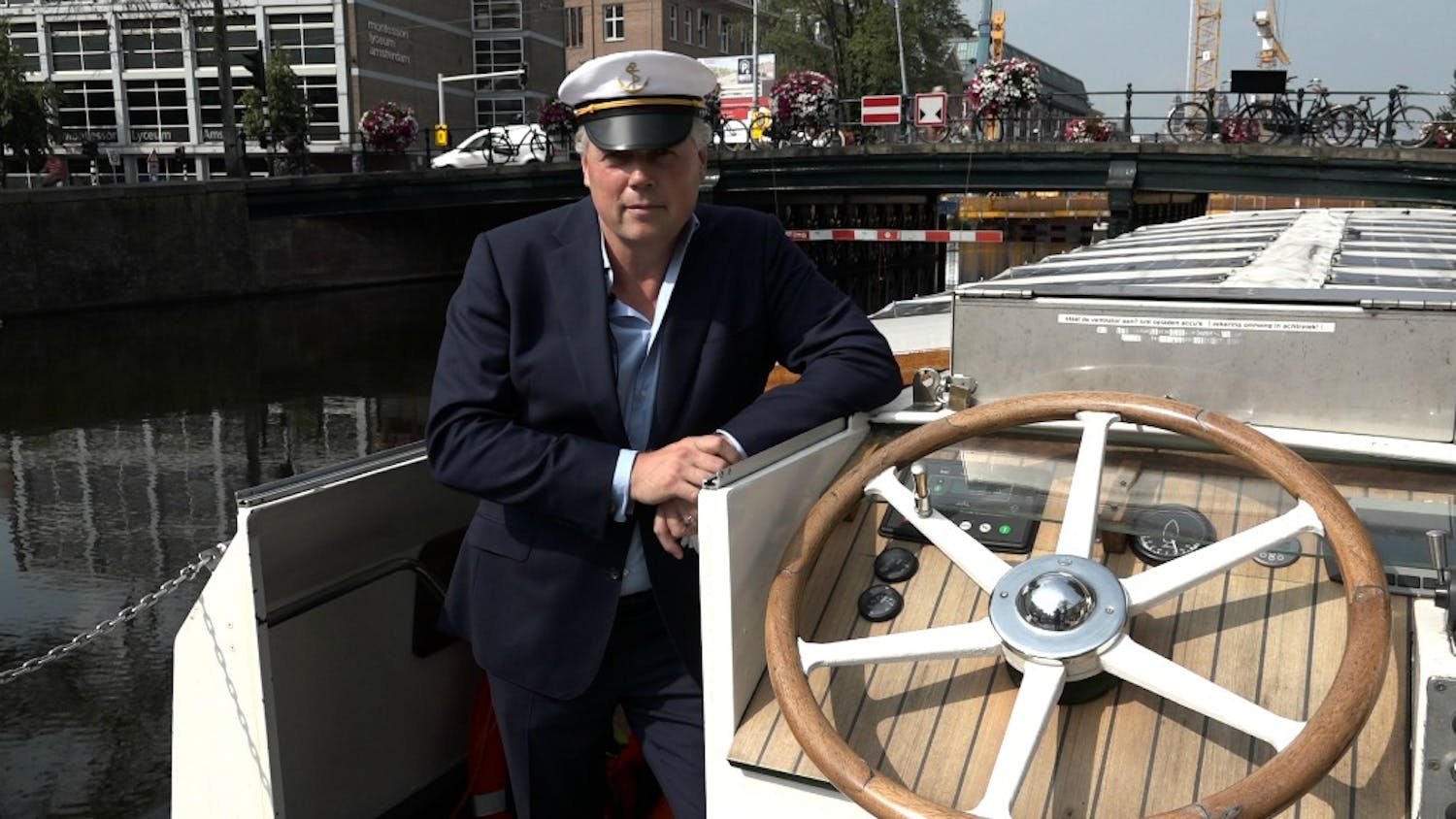 Roelof Hemmen voor BNR Mobility Week op 30m hoge reclamemast | BNR ... Roelof Hemmen voor BNR Mobility Week op 30m hoge reclamemast | BNR ...