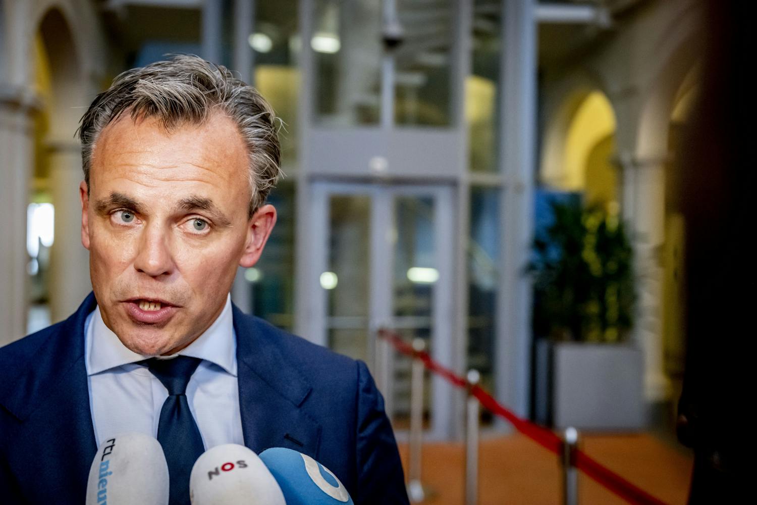 Harbers: 'Krimp Schiphol onvoldoende om geluidoverlast te verminderen ...