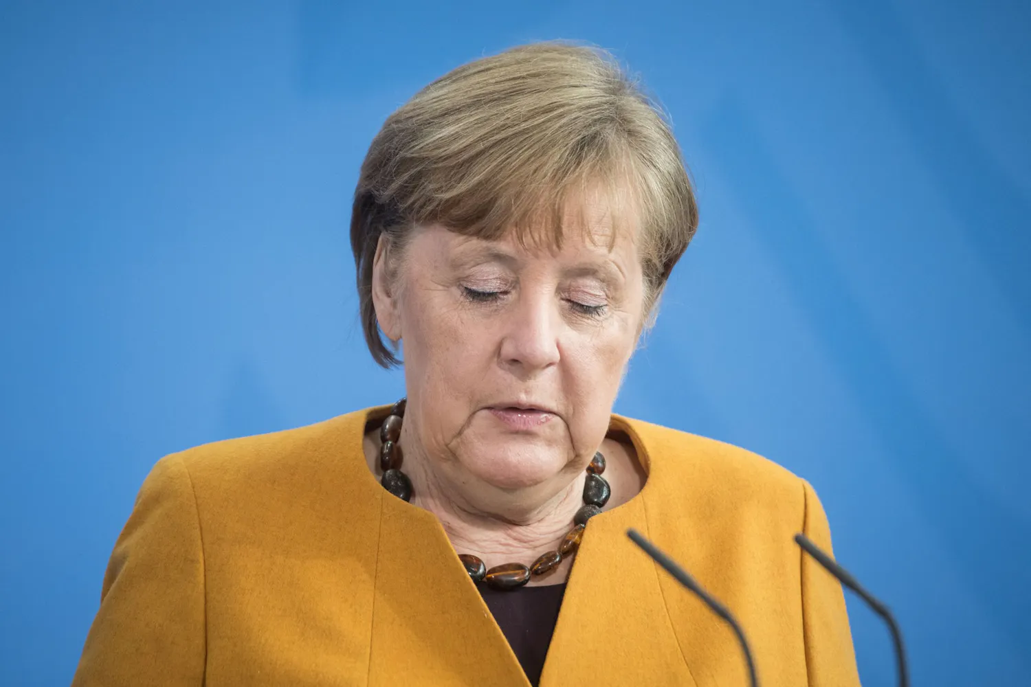Angela Merkel schrapt extra strenge ‘Paaslockdown’ na storm van kritiek ...