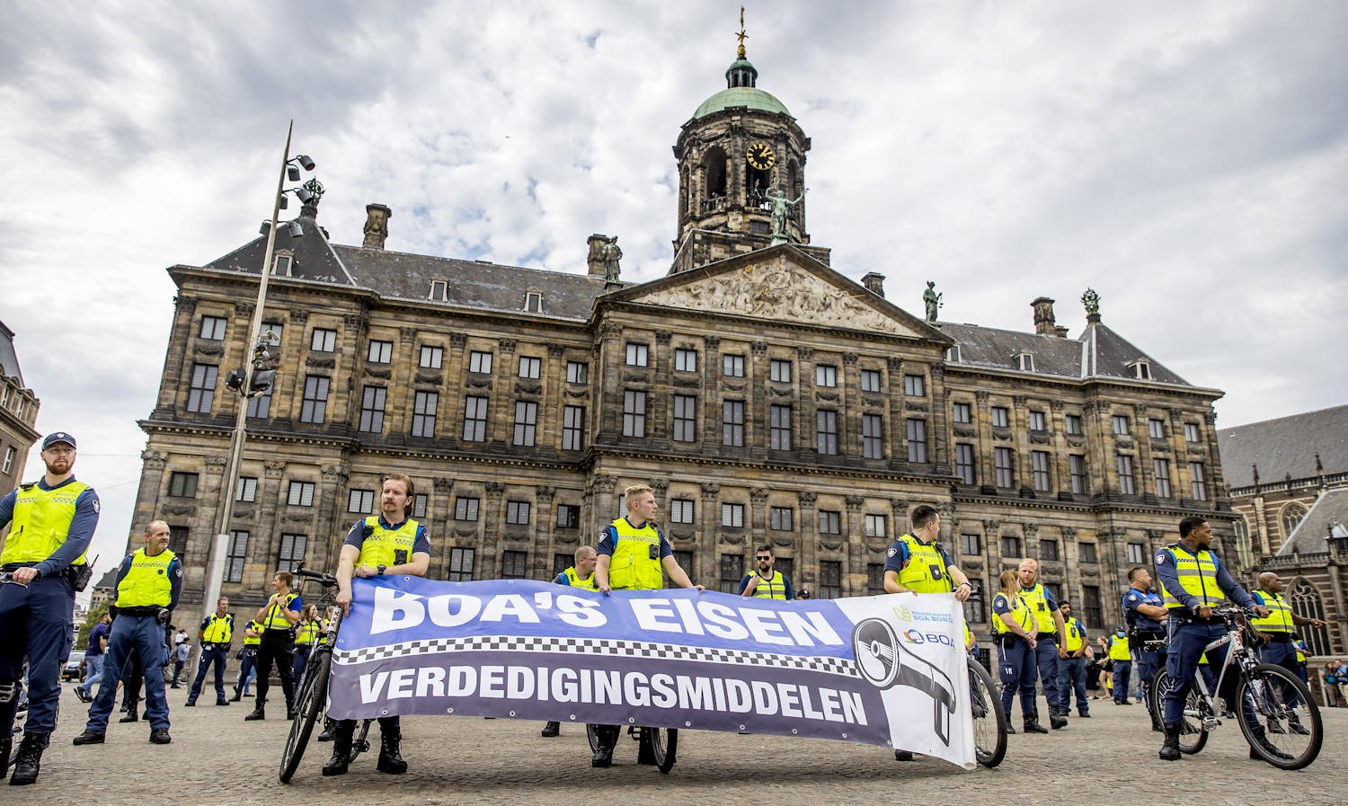 'Leiding politie vertraagt betere uitrusting boa's' | BNR Nieuwsradio